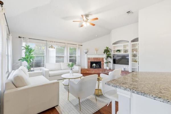 Lux Cozy 5b2b Home For Families - Plano, TX