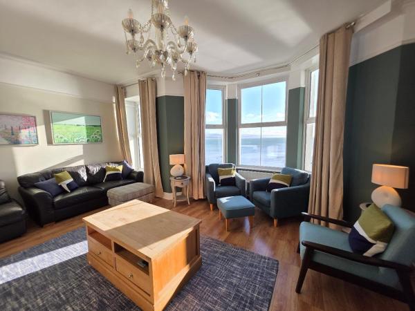 Glan Y Mor, Sleeps 20, 8 Bedrooms, 8 Bathrooms, Seafront, Criccieth - Criccieth