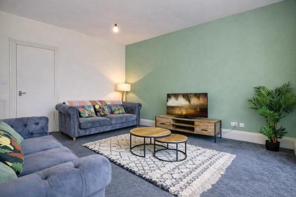 Group Stay 4br Sleeps 11 Spacious With Parking - Paisley