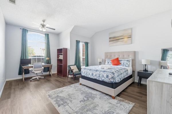 Bright & Cozy 4br Home W Movie Room & Backyard - Plano, TX