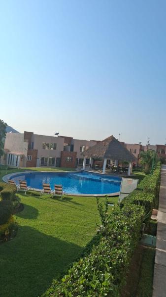 Hermosa Casa Familiar Con Terraza Comoda - Temixco