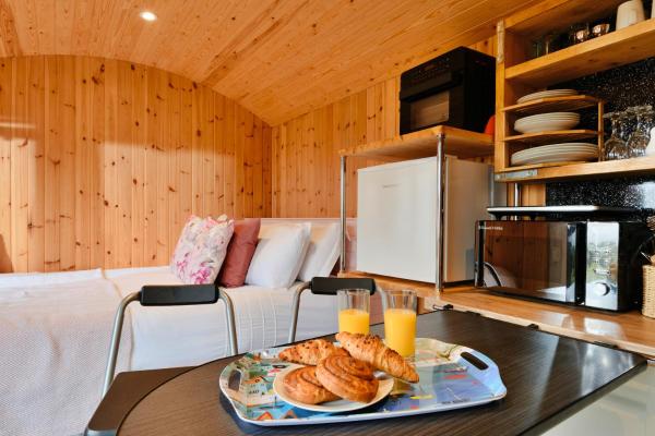 Finest Retreats - Demelza Shepherds Hut - England
