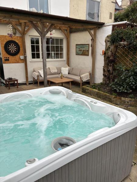 Large Family Home, Sea View, Hot Tub, Beach 5 Min Walk, Dog Friendly - Great Yarmouth