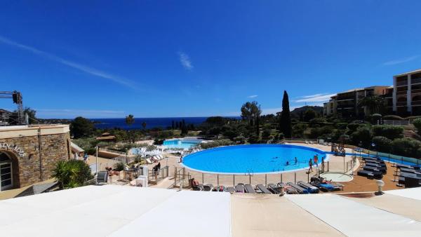 Huuummm C'est Là ! Beau T2 Cap Estèrel Village Avec Clim ! - Fréjus