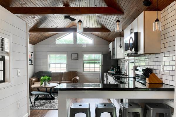 Sandy Pond Beach, Dog-friendly Cabin - Marion, IL