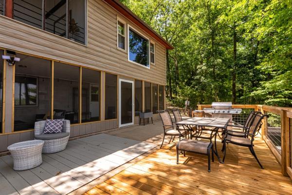 French Country Cabin Dock & Screened Porch - Marion