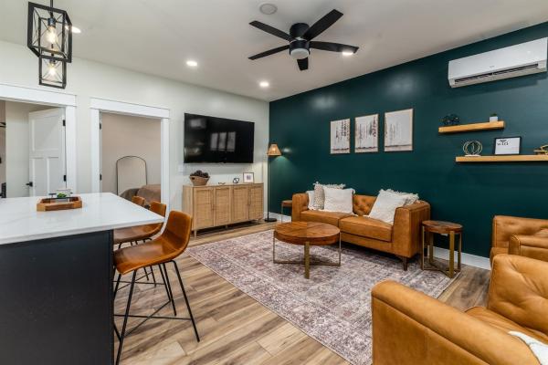 Modern 1br Downtown Near Stone Face - Eldorado, IL