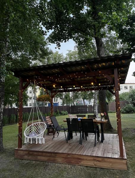 Cozy, Modern Home With Yard Near Airport &Shopping - Riga