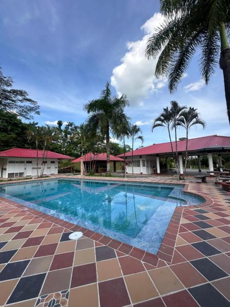 Hospedaje Con Acceso Al Rio Y Piscina En Finca La Fortuna Con Piscina, Amplias Zonas Sociales Y Verdes - Meta