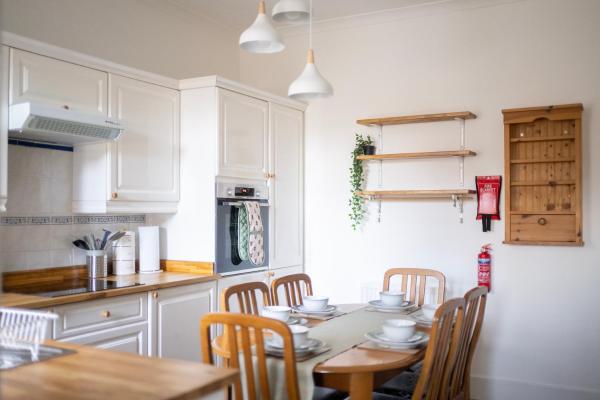 Century House - 4br - Free Parking - City Centre - Loch Ness