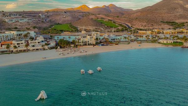 Oceanfront Villa Nautilus With Beach Club Access - La Paz