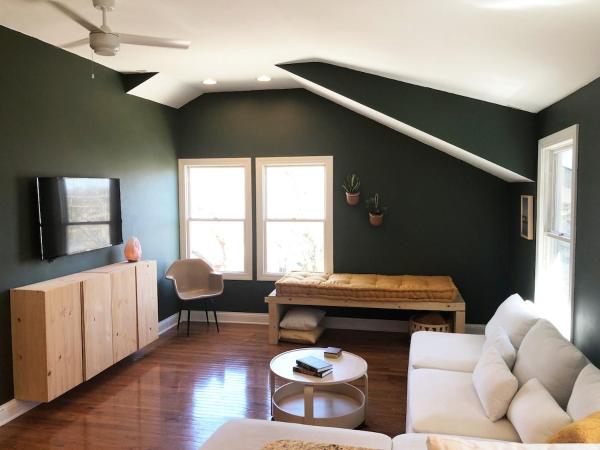 Little Fox Cottage - A Cozy Riverview Getaway Near Chicago - Hoffman Estates, IL