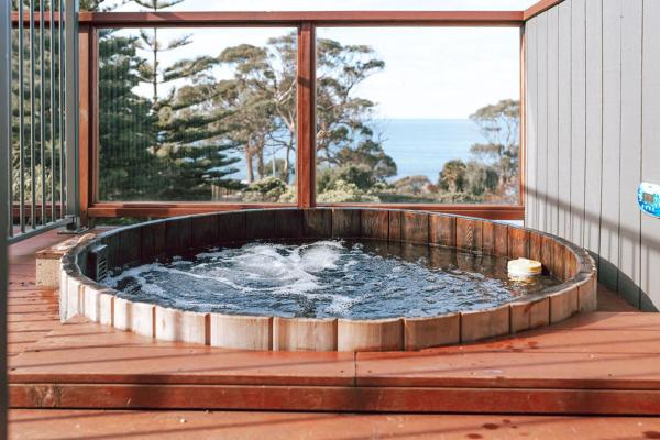 The Little Lobster - Hot Tub! - Bicheno