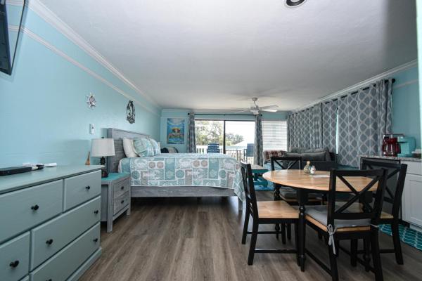 Cedar Key Islands Dolphins Cay Condo 230 - Cedar Key, FL