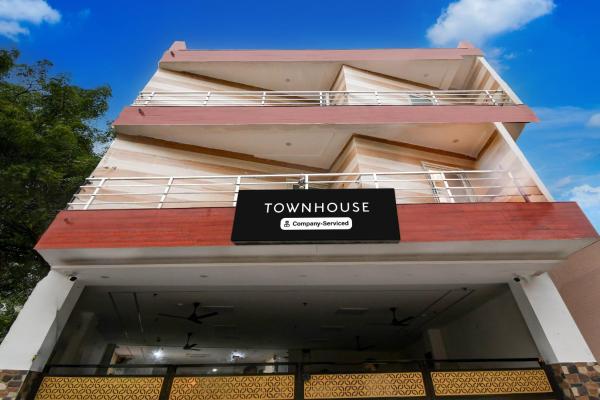 Super Townhouse Gomti Nagar Station Formerly Budget In - Lucknow