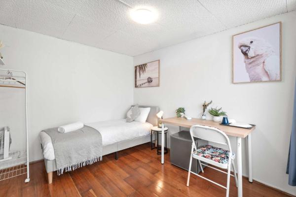 Courtyard Single Room - Serene Spot At Peakhurst - Shared Bathroom - Sutherland