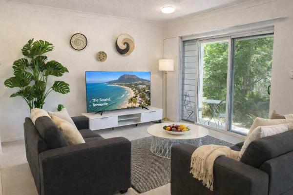 Beachside Townhouse Steps From The Strand - Townsville