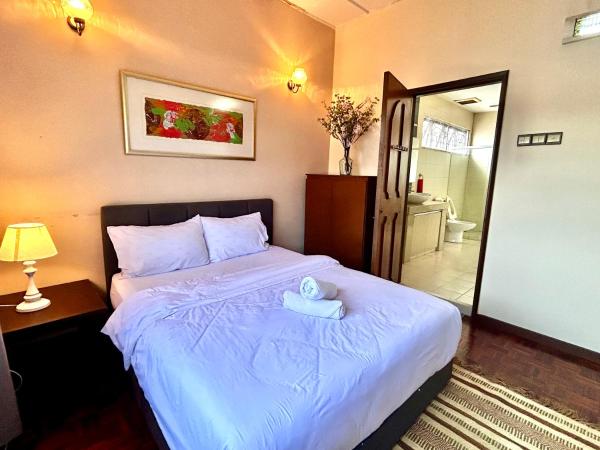 Cozy Master Bedroom In Shared Bungalow House Ss2 Pj - 프탈링자야