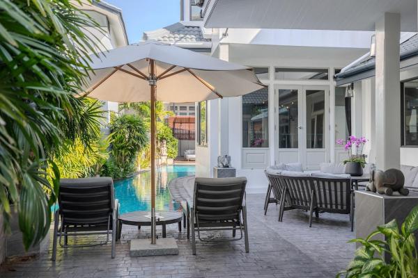 Thong Lo Private Pool Villa In Center Of Bangkok - Bangkok
