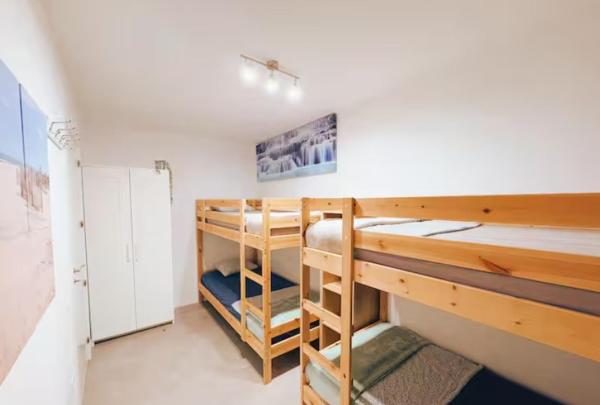 2-5 Comoda Habitación Para 4 Personas - Badalona
