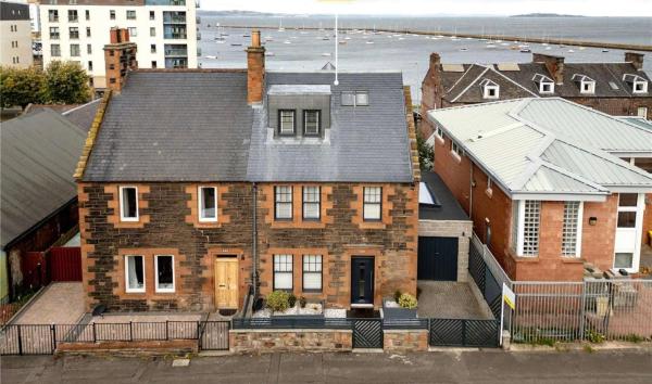 Luxury Waterfront Retreat For Groups - Edinburgh