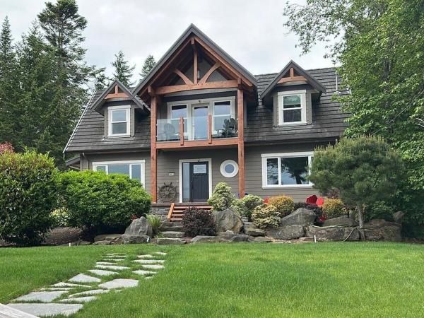 Large Ocean View Family Retreat - Comox