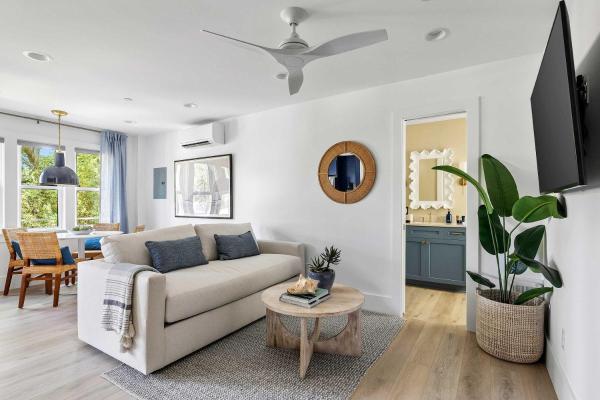 The Francis 1bd King Bed Condo 1 Block To Sand - Folly Beach, SC