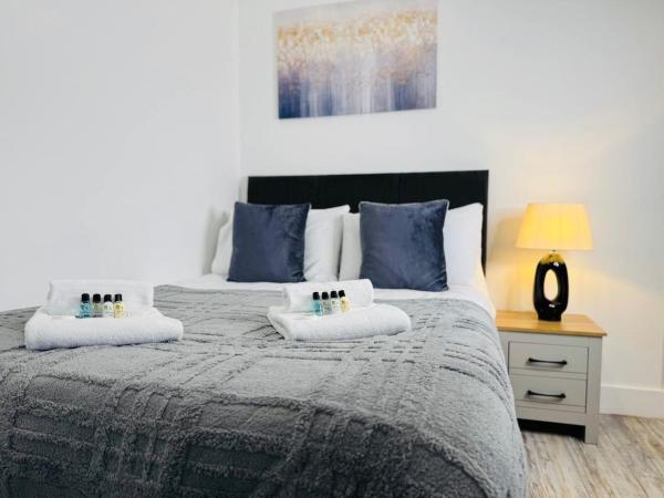 Comfy & Spacious 2-br Apartment Free Parking - スウィンドン