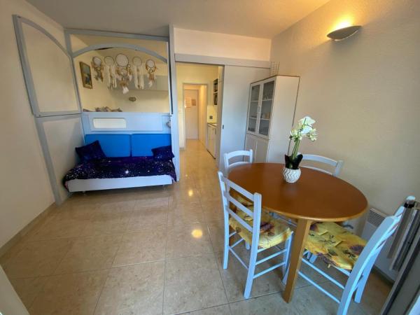 Joli Studio Climatisé Au Port De Hyères - Proche Plages Et Commerces - Linge De Maison Fourni - 