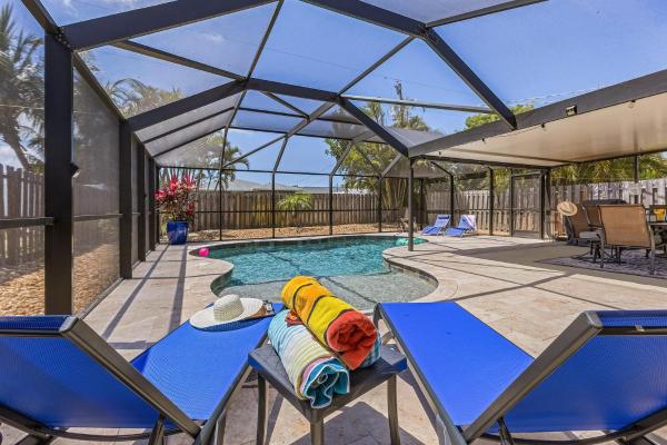 Coastal Naples Getaway With Heated Pool - Naples, FL