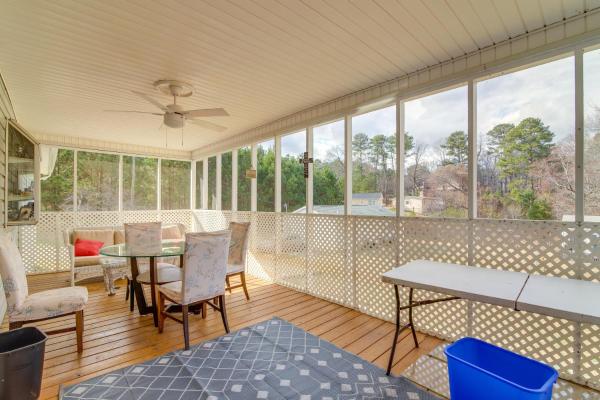 Country Living With Everything You Need Close By - Suwanee, GA