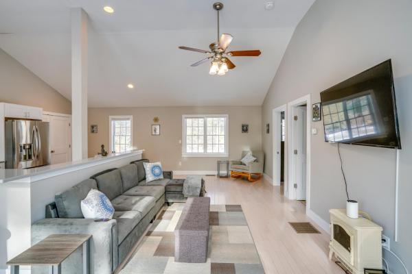 6 Mi To Tanglewood! High-end Lee Apartment - October Mountain State Forest, Lee