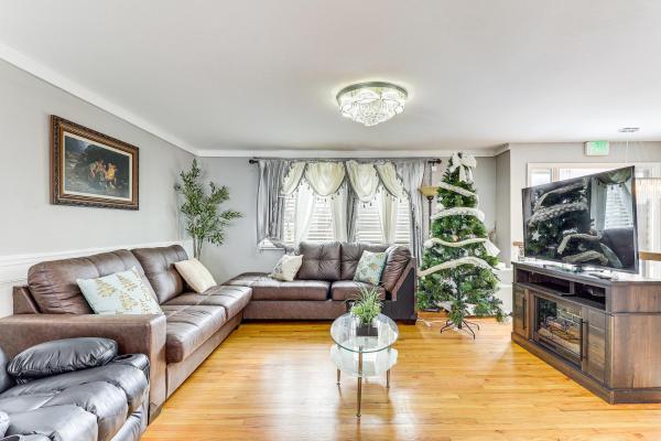 Remote-work Ready: Family Home Near Pittsburgh - Monroeville, PA