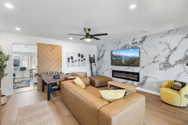 2br 2ba Home Hot Tub, Firepit, Yard, Bbq, Parking - Simi Valley