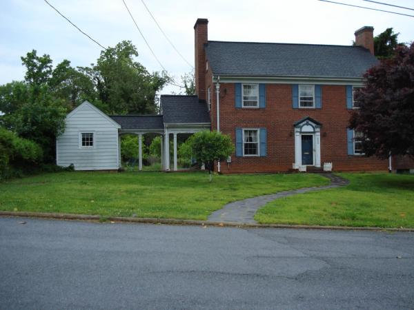 Home Sweet Home, Suite #2, Near Liberty University, And Lynchburg Hospital, Deluxe Queen Size Bedroom - Lynchburg, VA