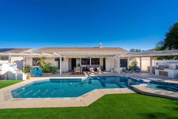 Pool & Spa Outdoor Fireplace Bbq Pool Table - Avondale, AZ