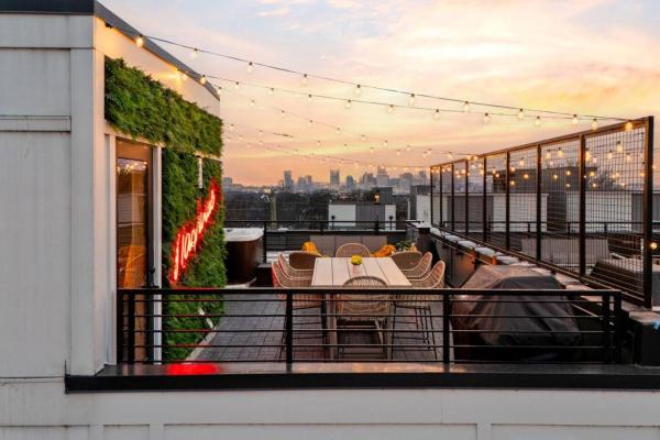Elegant Home With Downtown Views Rooftop Hot Tub And Garage - Nashville, TN