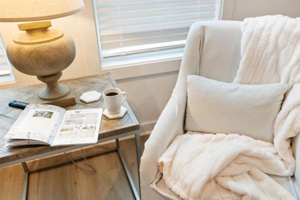 Chandeluer Shore 9 - Steps To Beach, Pool, Pets Welcome W Fee - Pass Christian, MS