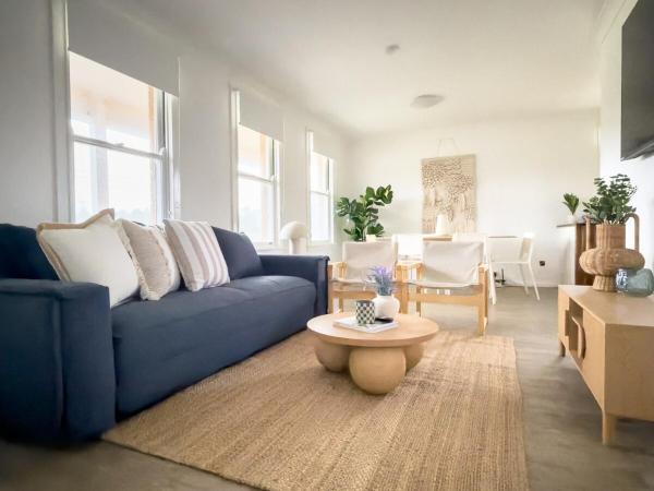 Lakefront Retreat - Pets- Parking - Games - Backyard - Wollongong