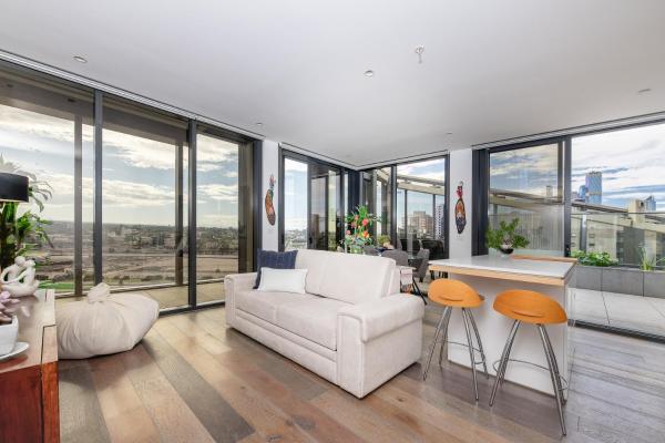 Penthouse With Stunning City Views - St Albans
