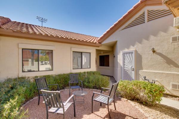7 Mi To Mill Ave: Bbq-ready Mesa Townhouse - Arizona Museum of Natural History