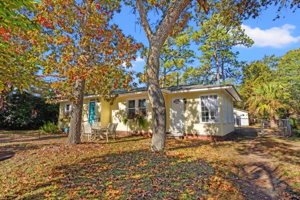 Centrally Located Beachy With Private Hottub, 2 King Beds, Huge Yard, Bbq, Firepit, Yard Games - Myrtle Beach, SC