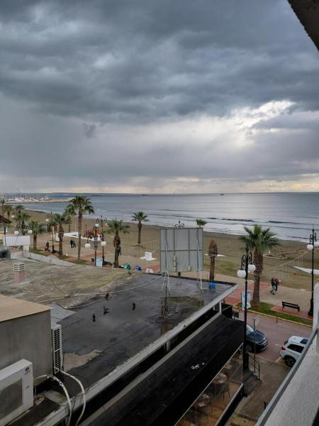 Queen Victoria Sea View Apartments - Larnaca