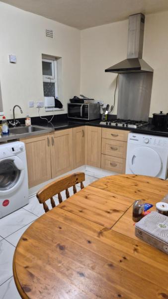 Spacious Double Room In A Shared House - Wolverhampton