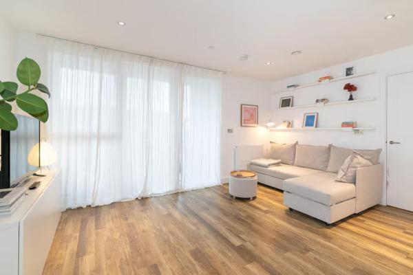 Modern 1 Bed Flat In Walthamstow North London - Pass The Keys - Chingford