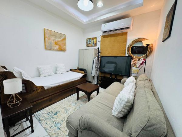 Home Plus Room 16 - Abu Dhabi