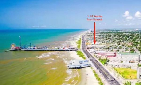 The Tides Of Galveston Pet Friendly Walk To Beach - Galveston, TX