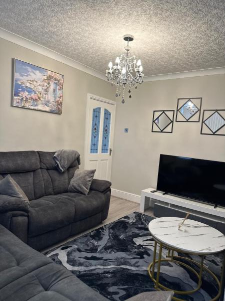 Elite Lux Stays Serene 3 Bedroom House - Wolverhampton