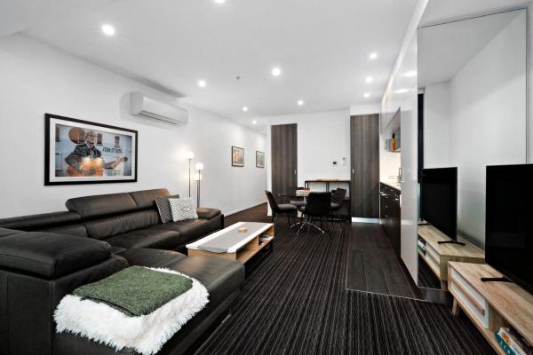 Free Breakfast Feb Promotion - Just Steps From Trendy Cafés, And Lively Bars - St Kilda