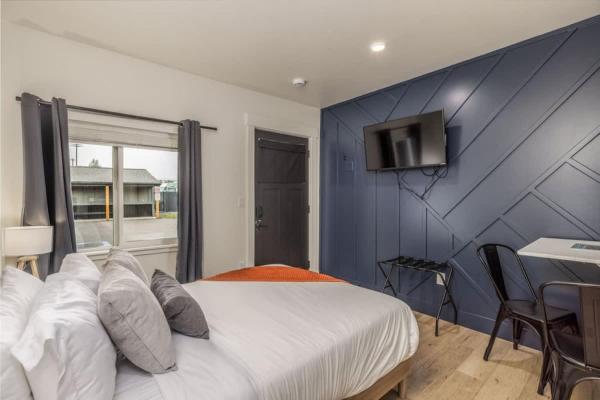 The Flats- Studio #6- Modern Downtown Stay - Coeur d'Alene, ID